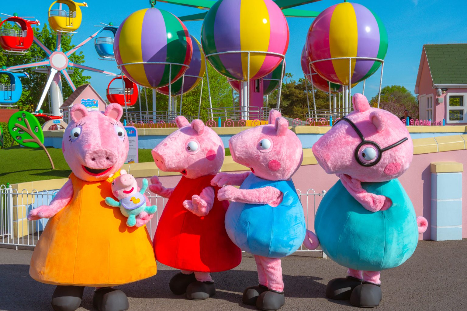 Families flock to Paultons Park to meet the new arrival to Peppa Pig’s ...