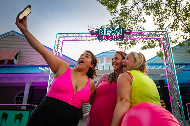 Noah’s Ark Waterpark is electric with all-new Neon Nights – Amusement Today